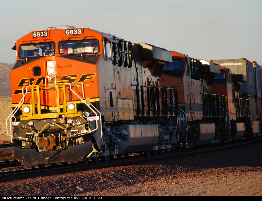 BNSF 6833 Up Close shot as she heads west leading the S LPC-SCL Double Stack Train.